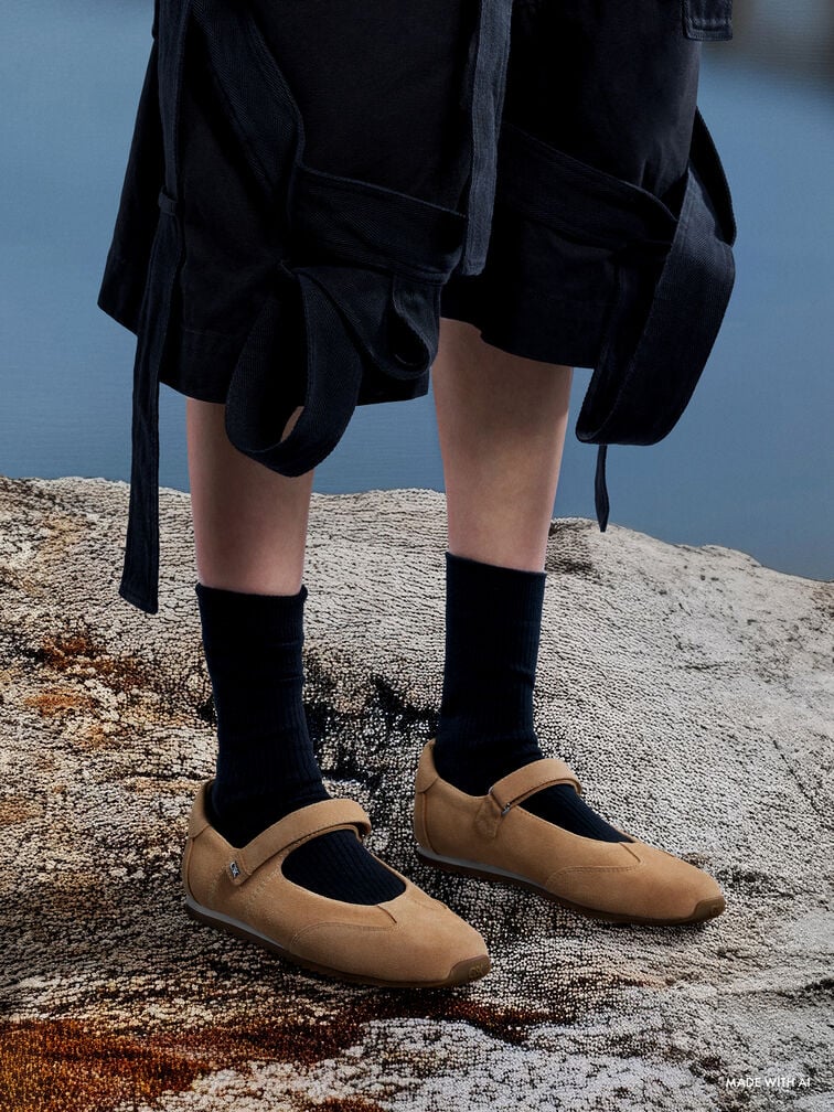 Giày búp bê mũi tròn Jace Suede – Be – CHARLES & KEITH Việt Nam ...